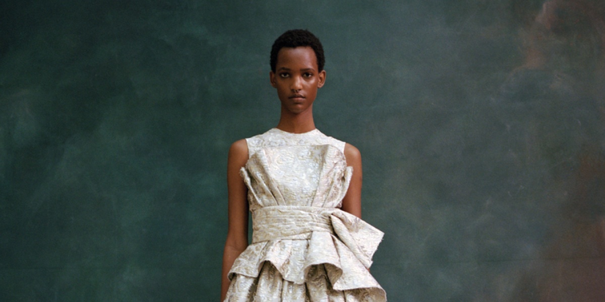 Erdem تكشف عن مجموعة ربيع وصيف 2024 المميزة على Farfetch.com - مجلة هي